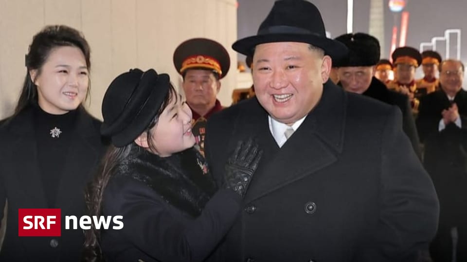Protzige Militärparade - Kim Jong-uns Tochter mit erstem grossen Auftritt in Nordkorea - News - SRF