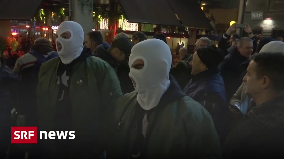 Nach Angriffen auf Opposition - Tausende Menschen protestieren in ...