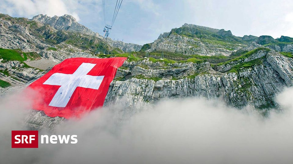Panorama - Die grösste Schweizer Fahne hängt am Säntis - News - SRF