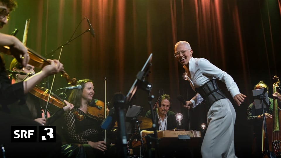 Auftakt zum Schweizer Musiktag - So strahlte Stefanie Heinzmann im ...