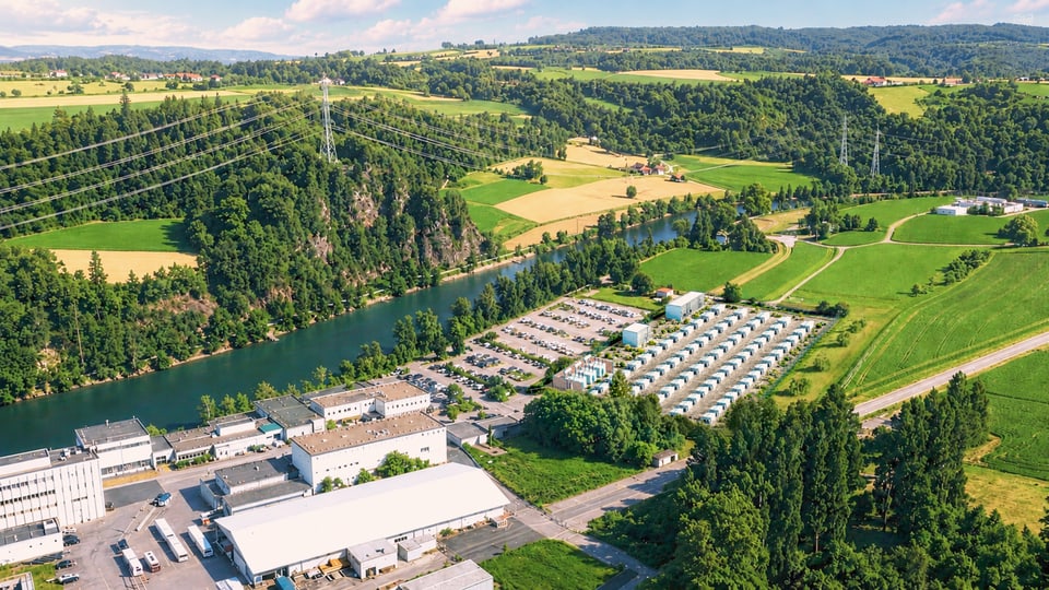Solarstrom speichern: Berner BKW baut zwei grosse Batterien - Audio ...