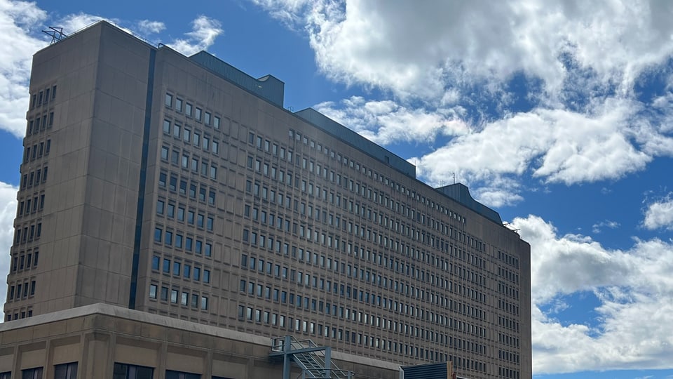 Streit um Zahlen beim Altbau KSB - Audio & Podcasts - SRF